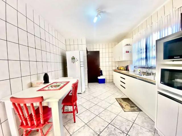 Casa / Sobrado para Venda em São José/SC Areias 3 Quartos