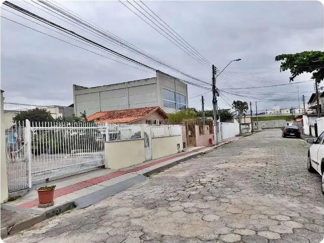 Casa / Sobrado para Venda em São José/SC Areias 3 Quartos