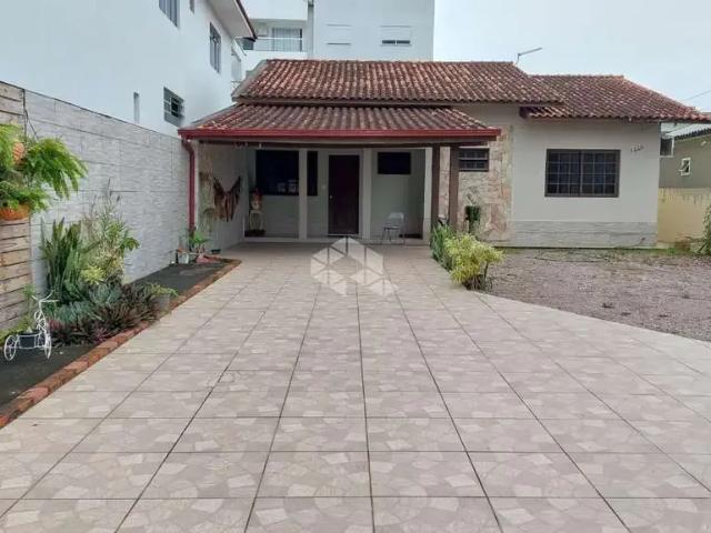 Casa / Sobrado para Venda em São José/SC Areias 3 Quartos