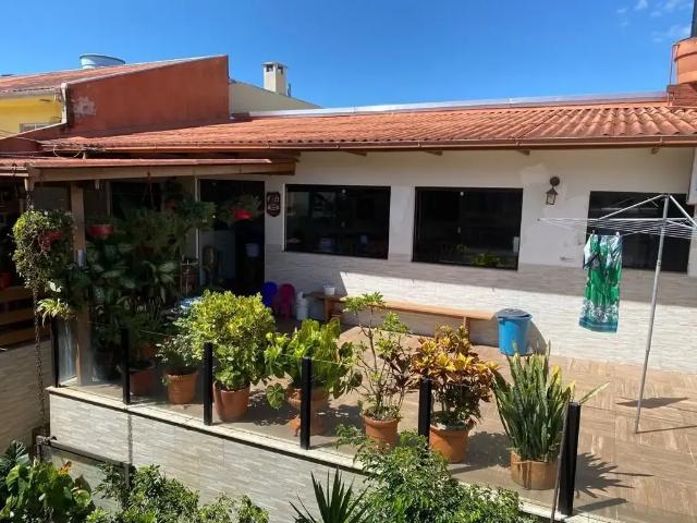 Casa / Sobrado para Venda em São José/SC Areias 3 Quartos