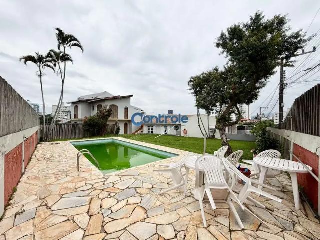 Casa / Sobrado para Venda em São José/SC Barreiros 4 Quartos