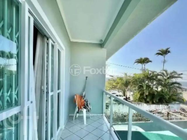 Casa / Sobrado para Venda em São José/SC Barreiros 4 Quartos
