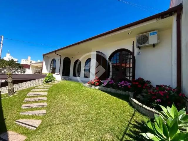 Casa / Sobrado para Venda em São José/SC Barreiros 4 Quartos