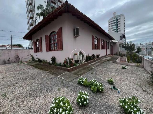 Casa / Sobrado para Venda em São José/SC Barreiros 4 Quartos