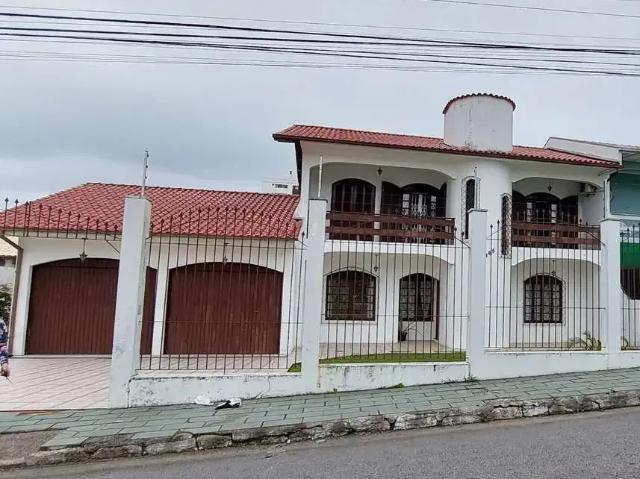 Casa / Sobrado para Venda em São José/SC Barreiros 4 Quartos