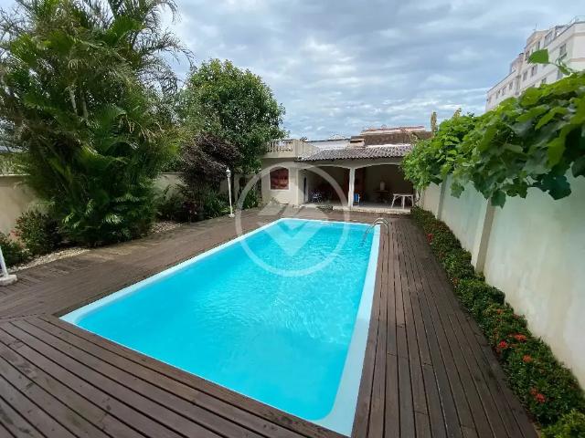 Casa / Sobrado para Venda em São José/SC Barreiros 5 Quartos