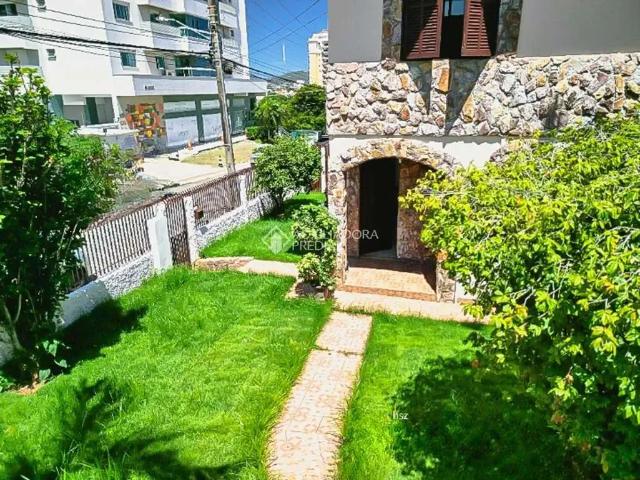 Casa / Sobrado para Venda em São José/SC Barreiros 5 Quartos