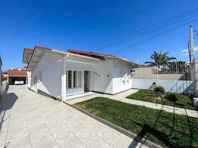 Casa / Sobrado para Venda em São José/SC Barreiros 5 Quartos
