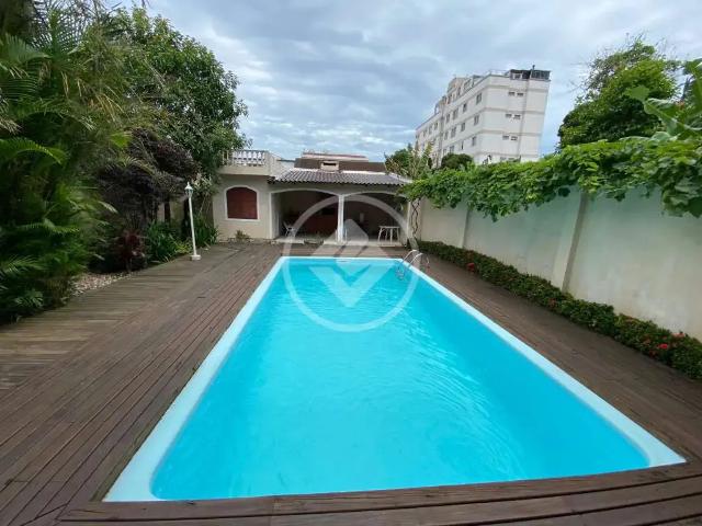 Casa / Sobrado para Venda em São José/SC Barreiros 5 Quartos