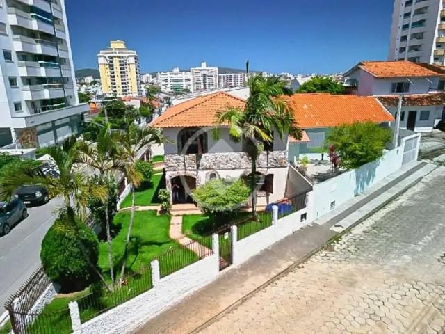 Casa / Sobrado para Venda em São José/SC Barreiros 6 Quartos