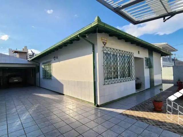 Casa / Sobrado para Venda em São José/SC Barreiros 3 Quartos