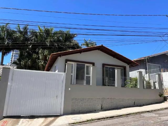 Casa / Sobrado para Venda em São José/SC Barreiros 3 Quartos