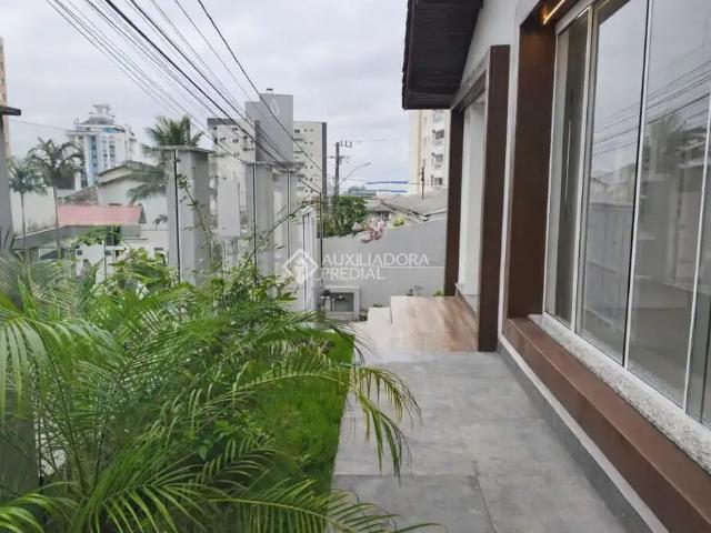 Casa / Sobrado para Venda em São José/SC Barreiros 3 Quartos