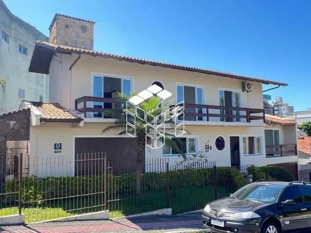 Casa / Sobrado para Venda em São José/SC Barreiros 3 Quartos