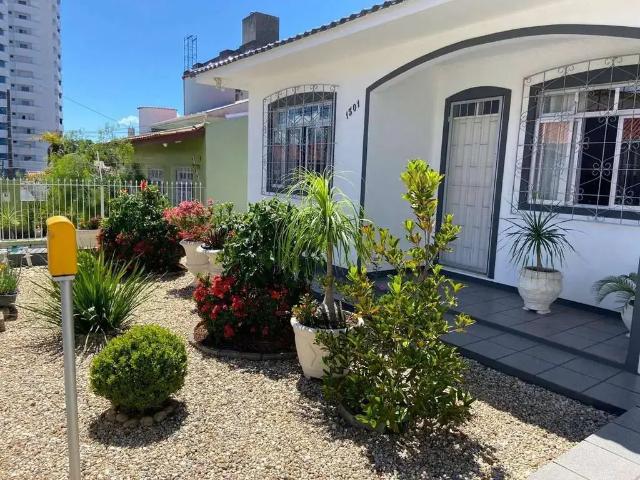 Casa / Sobrado para Venda em São José/SC Barreiros 3 Quartos