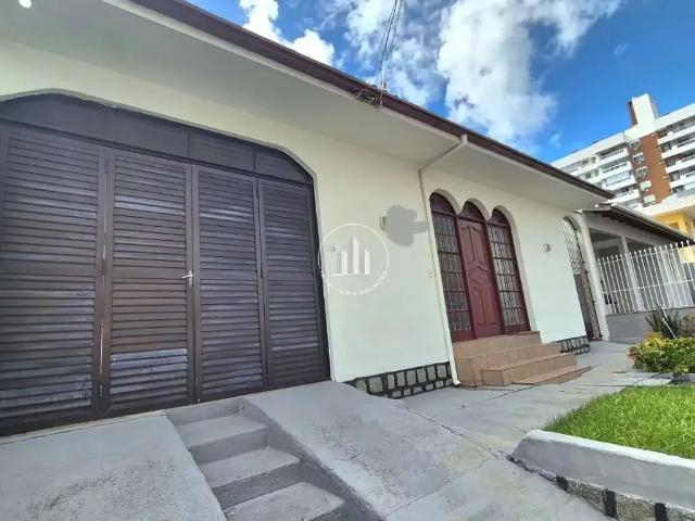 Casa / Sobrado para Venda em São José/SC Barreiros 3 Quartos