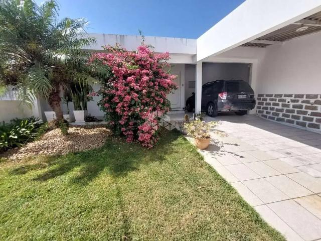 Casa / Sobrado para Venda em São José/SC Barreiros 3 Quartos
