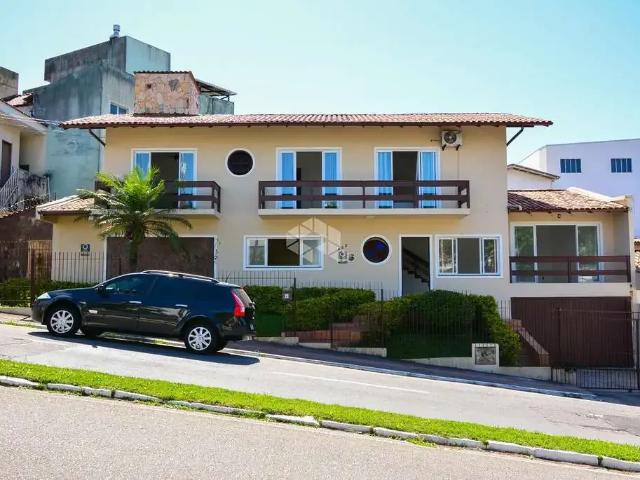Casa / Sobrado para Venda em São José/SC Barreiros 3 Quartos