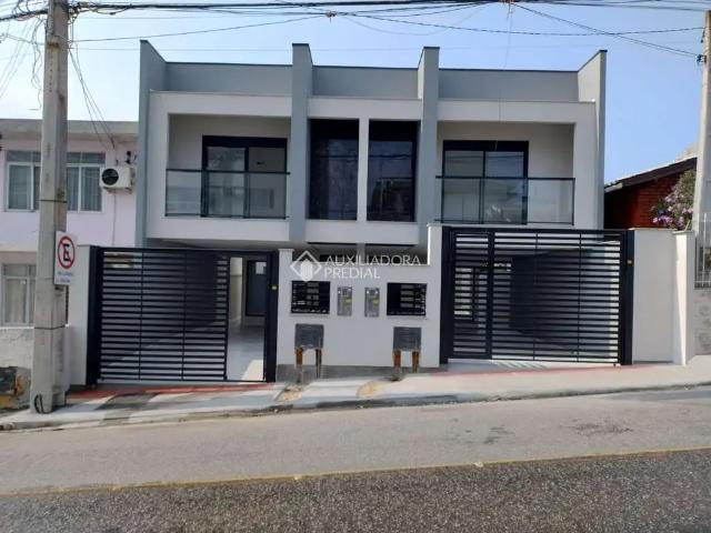 Casa / Sobrado para Venda em São José/SC Barreiros 3 Quartos