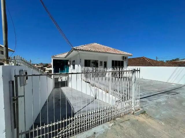 Casa / Sobrado para Venda em São José/SC Barreiros 3 Quartos