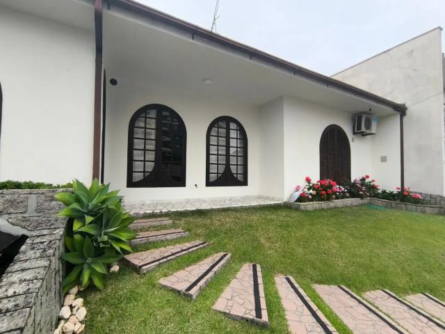 Casa / Sobrado para Venda em São José/SC Barreiros 3 Quartos