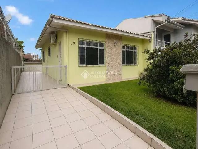Casa / Sobrado para Venda em São José/SC Barreiros 3 Quartos