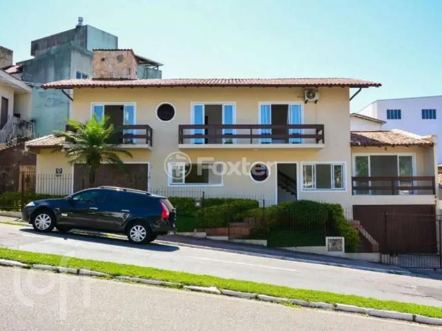 Casa / Sobrado para Venda em São José/SC Barreiros 3 Quartos