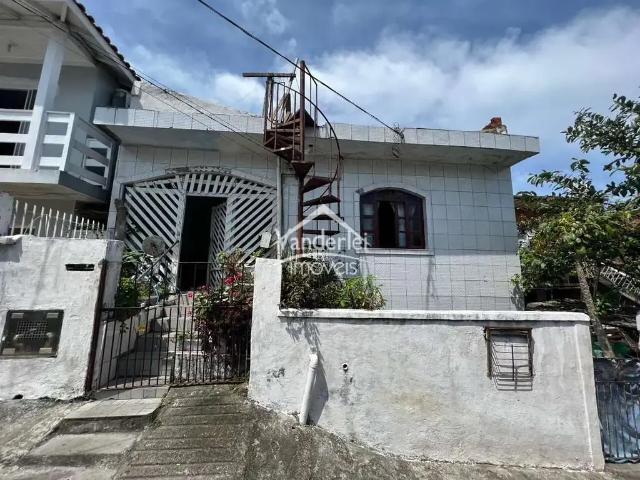 Casa / Sobrado para Venda em São José/SC Barreiros 3 Quartos