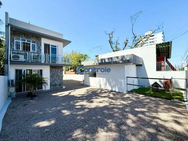 Casa / Sobrado para Venda em São José/SC Barreiros 3 Quartos