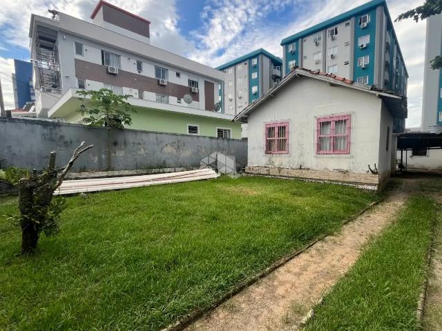 Casa / Sobrado para Venda em São José/SC Barreiros 3 Quartos