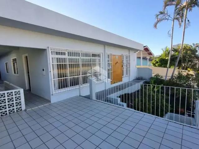 Casa / Sobrado para Venda em São José/SC Barreiros 3 Quartos