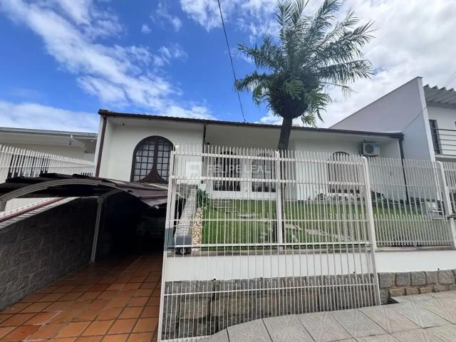 Casa / Sobrado para Venda em São José/SC Barreiros 3 Quartos