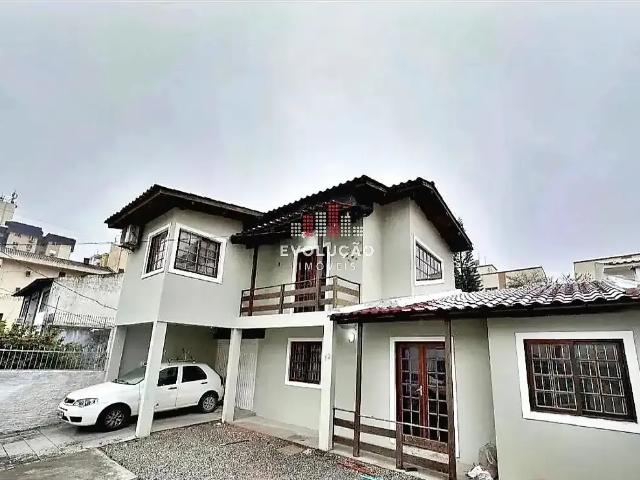 Casa / Sobrado para Venda em São José/SC Campinas 3 Quartos