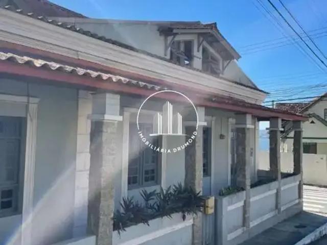 Casa / Sobrado para Venda em São José/SC Centro 5 Quartos