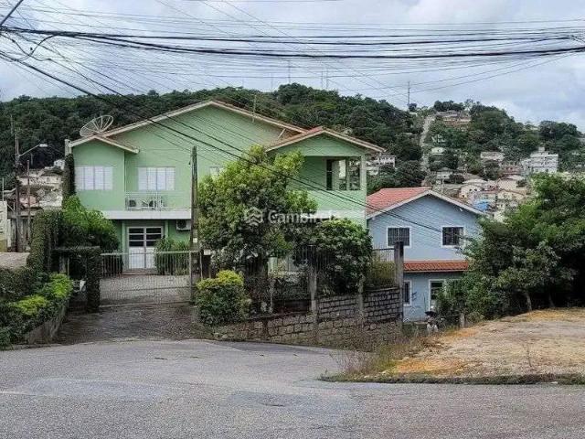 Casa / Sobrado para Venda em São José/SC Fazenda Santo Antônio 4 Quartos
