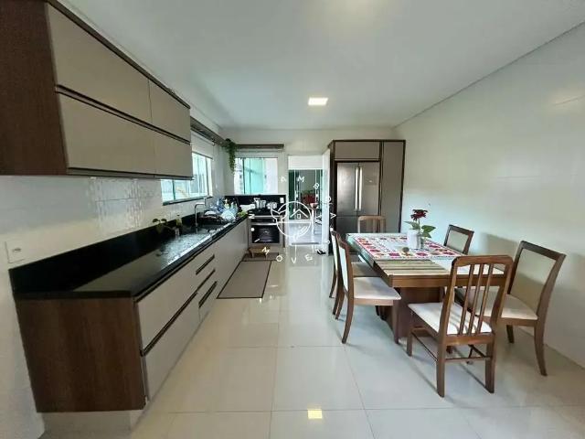 Casa / Sobrado para Venda em São José/SC Fazenda Santo Antônio 5 Quartos