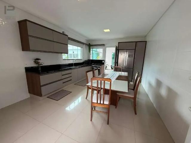 Casa / Sobrado para Venda em São José/SC Fazenda Santo Antônio 3 Quartos