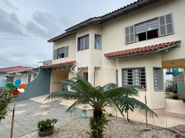 Casa / Sobrado para Venda em São José/SC Fazenda Santo Antônio 3 Quartos