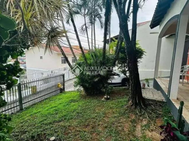 Casa / Sobrado para Venda em São José/SC Fazenda Santo Antônio 3 Quartos