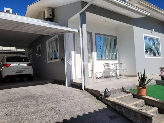 Casa / Sobrado para Venda em São José/SC Forquilhas 3 Quartos