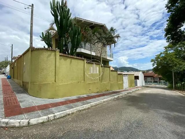 Casa / Sobrado para Venda em São José/SC Forquilhas 3 Quartos