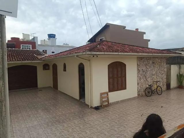 Casa / Sobrado para Venda em São José/SC Ipiranga 3 Quartos