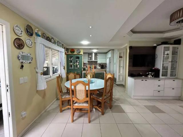 Casa / Sobrado para Venda em São José/SC Ponta de Baixo 4 Quartos