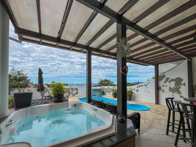 Casa / Sobrado para Venda em São José/SC Ponta de Baixo 6 Quartos