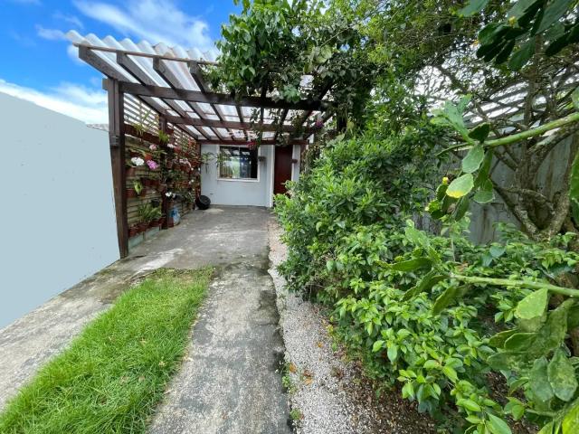 Casa / Sobrado para Venda em São José/SC Potecas 3 Quartos