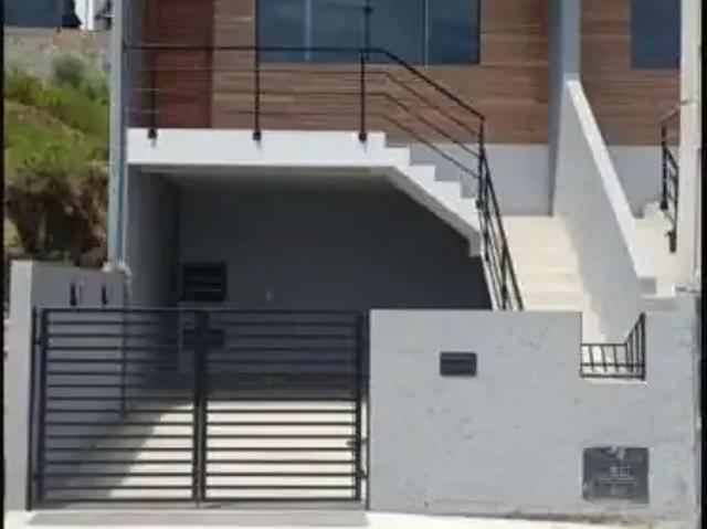 Casa / Sobrado para Venda em São José/SC Potecas 3 Quartos