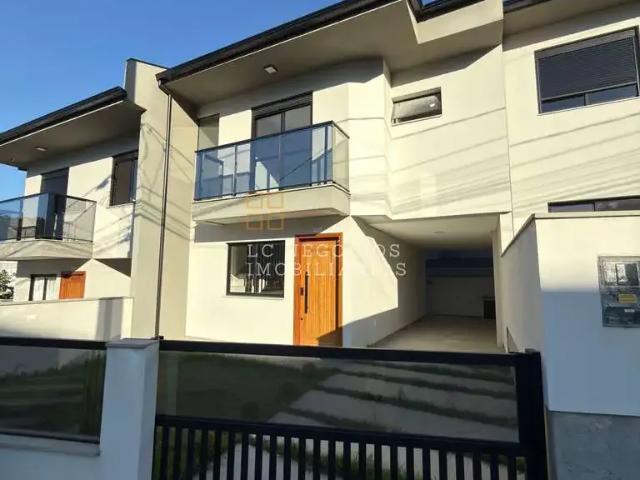 Casa / Sobrado para Venda em São José/SC Potecas 3 Quartos