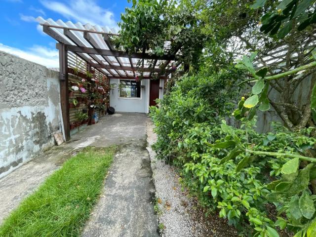 Casa / Sobrado para Venda em São José/SC Potecas 3 Quartos