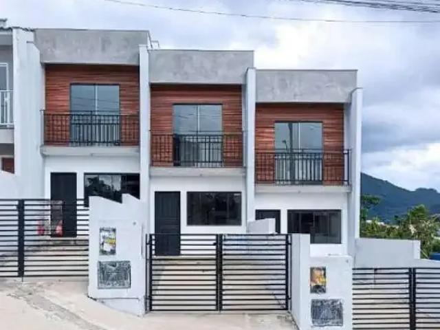 Casa / Sobrado para Venda em São José/SC Potecas 2 Quartos