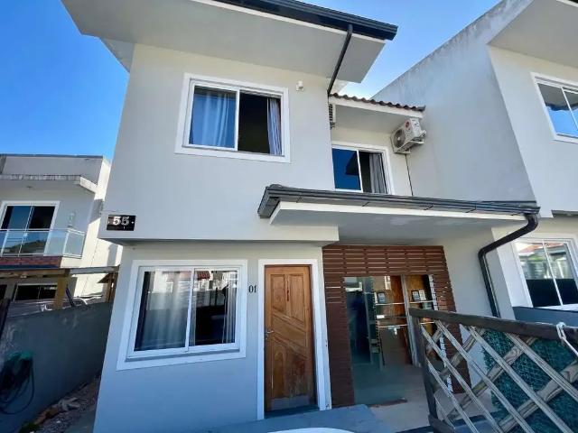 Casa / Sobrado para Venda em São José/SC Potecas 2 Quartos